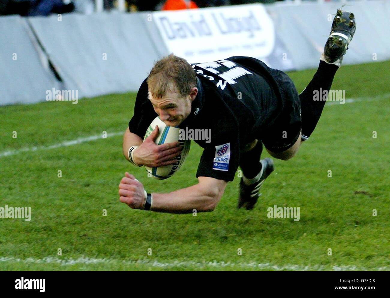 Newcastle falcons jamie noon scores a try hi-res stock photography and ...