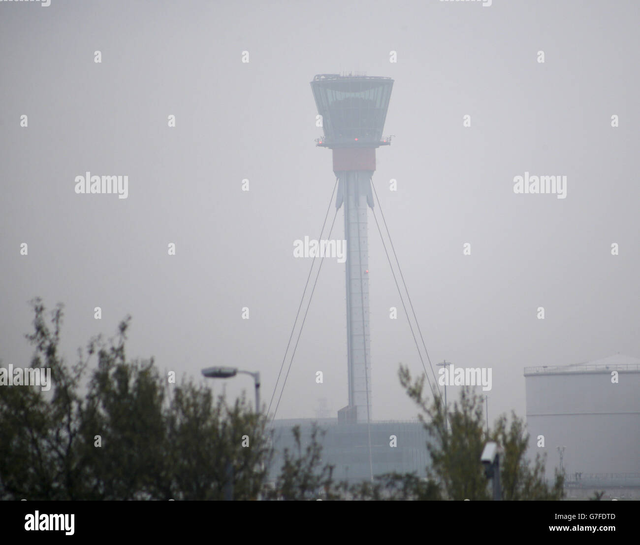 The control tower in fog at heathrow airport hi-res stock photography ...