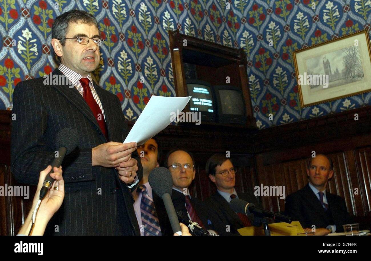 Rowan atkinson serious hi-res stock photography and images - Alamy