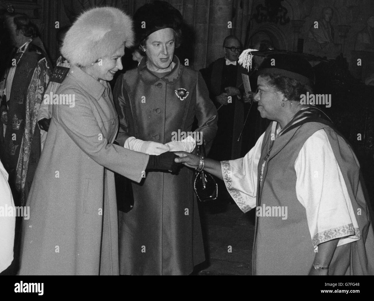 Queen elizabeth ii meets nita barrow Black and White Stock Photos ...