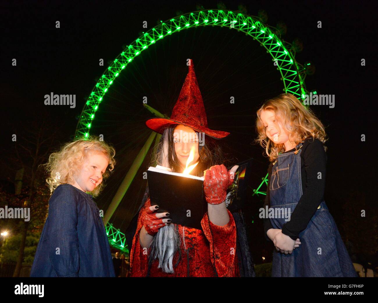 London eye inside capsule hi-res stock photography and images - Alamy