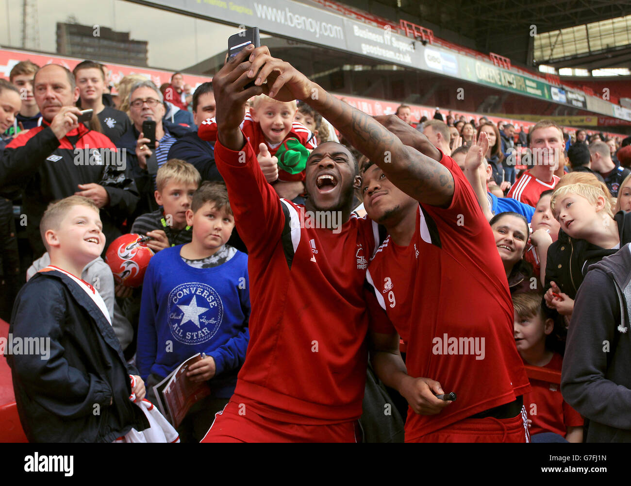 Soccer nottingham forest training session hi-res stock photography and ...