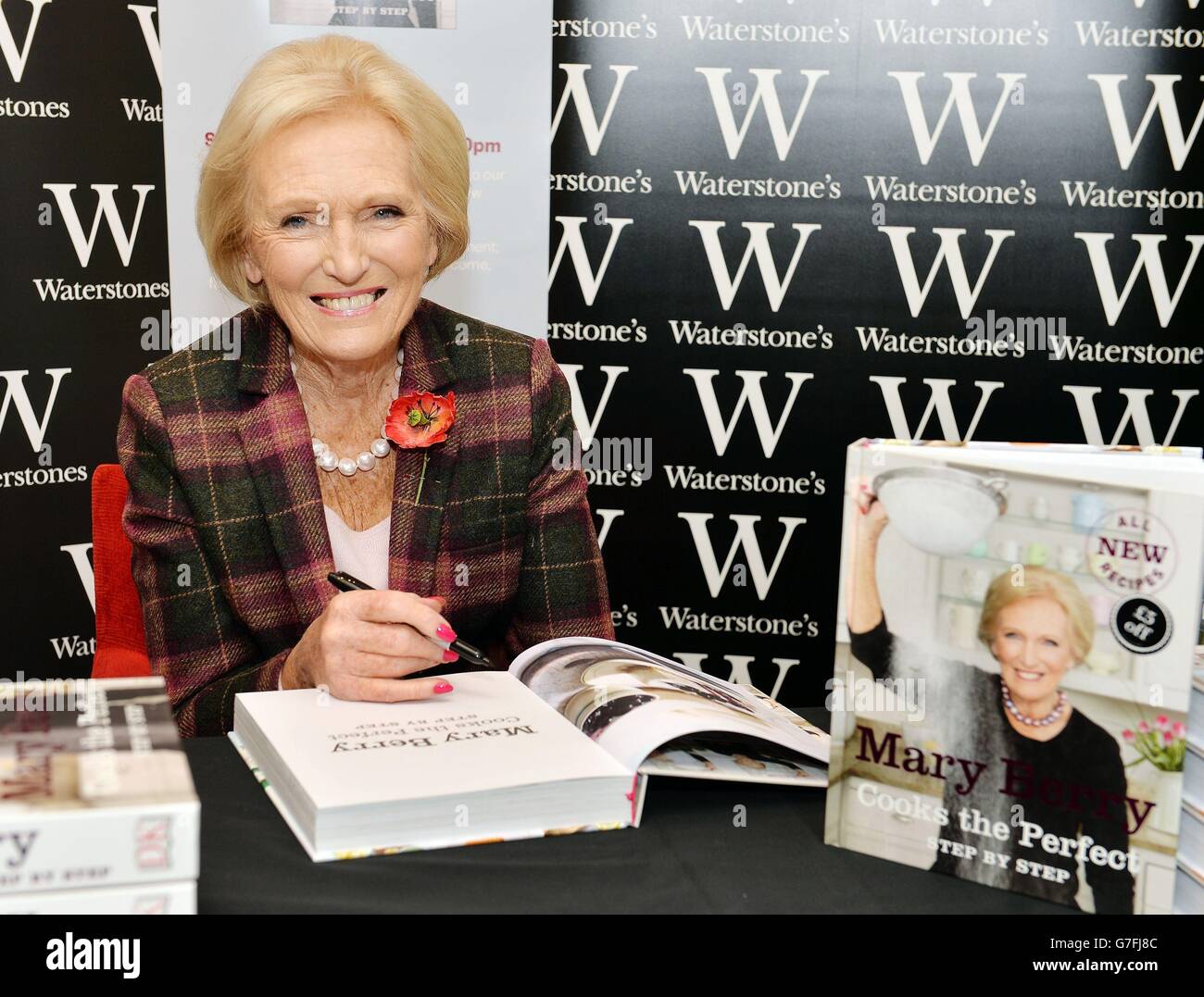Mary Berry book signing - London Stock Photo - Alamy