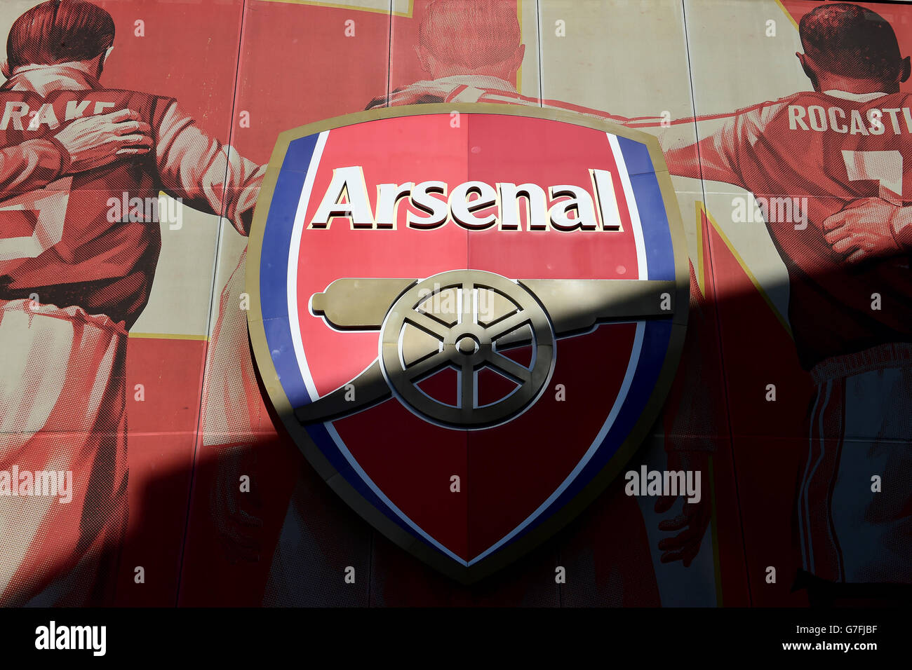 An arsenal badge on the emirates stadium hi-res stock photography and ...
