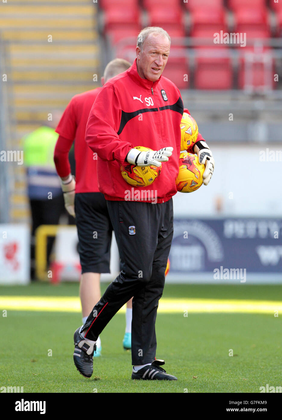 Leyton orient goalkeeping coach hi-res stock photography and images - Alamy