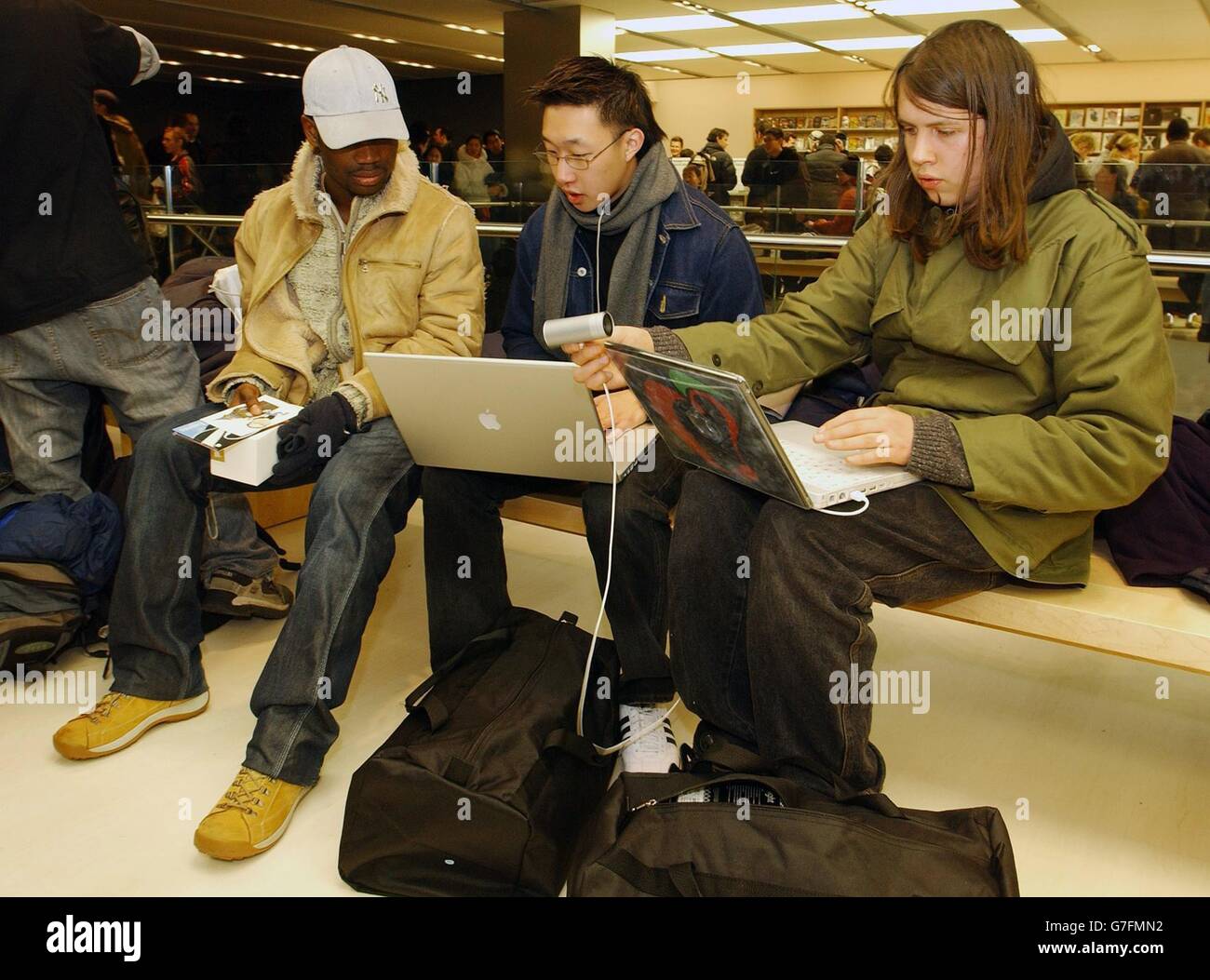 First European Apple store in London Stock Photo - Alamy