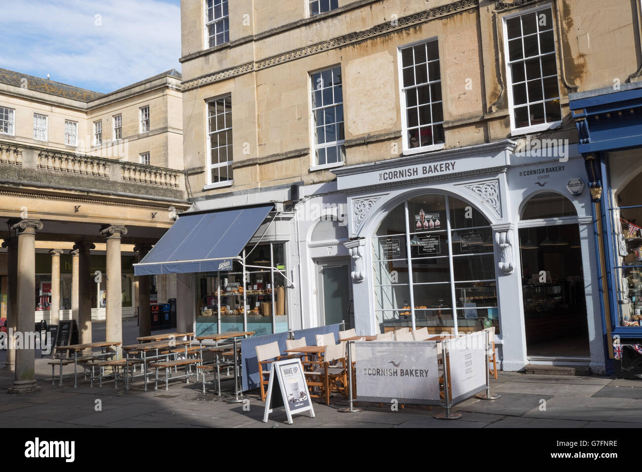 Shops and cafes at Abbey Churchyard in Bath Stock Photo - Alamy