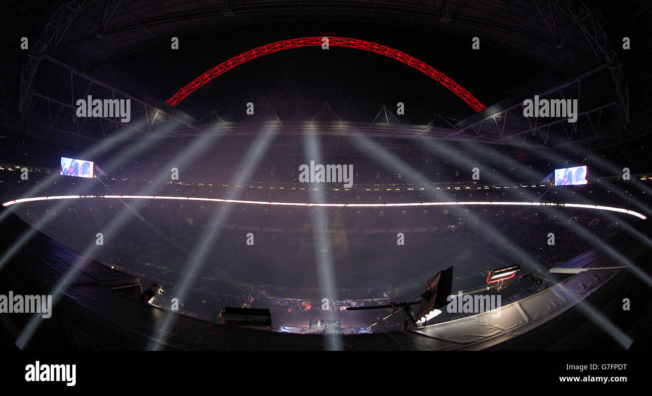Pre match entertainment wembley stadium hi-res stock photography and ...