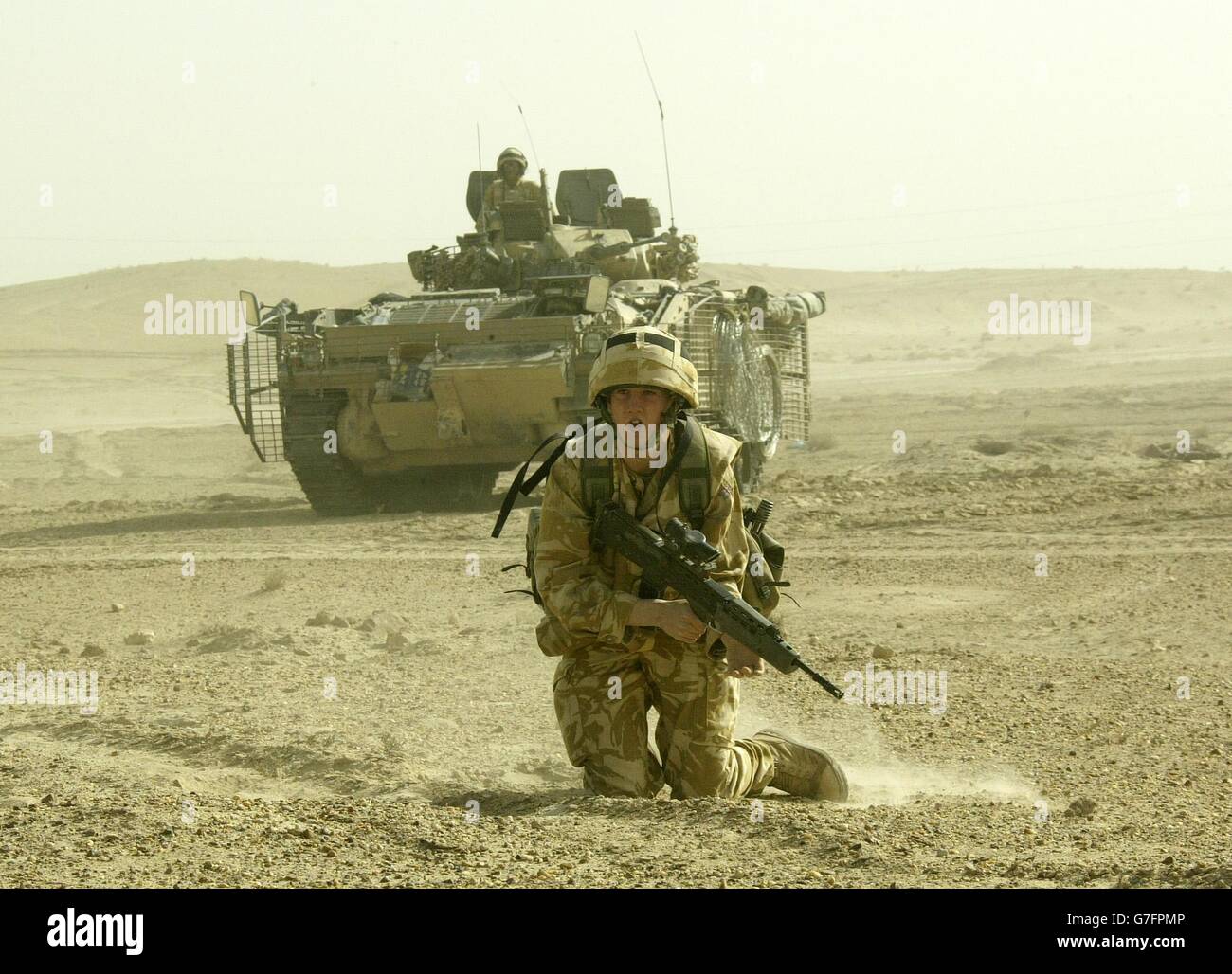 Npa pool michael dunlea daily mail war conflict soldier tank hi-res ...