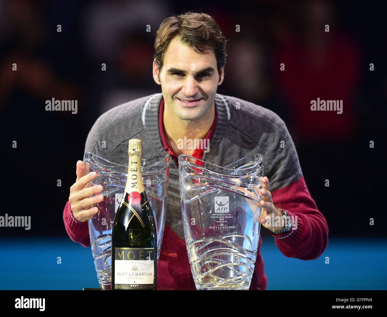 Switzerlands roger federer receives two awards after his match hi-res stock photography and ...