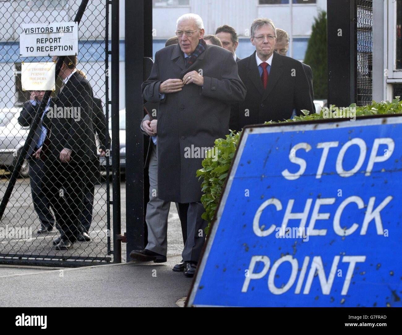Democratic Unionist Party IRA disarmament Stock Photo - Alamy