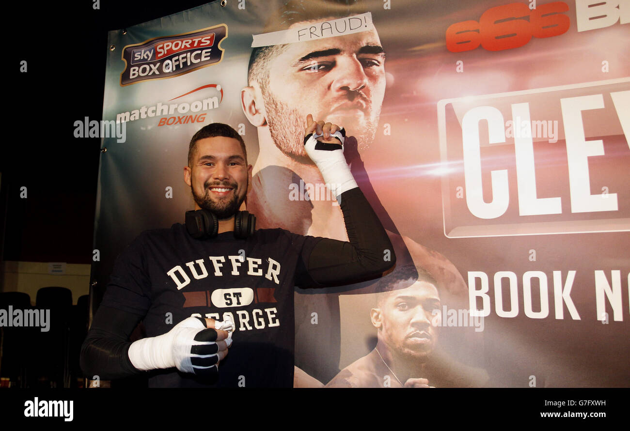 Boxer tony bellew during a public work out at the dome hi-res stock ...