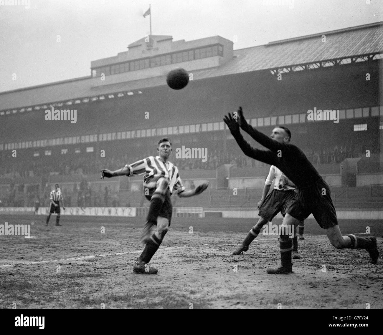Tottenham hotspur v brentford Black and White Stock Photos & Images - Alamy