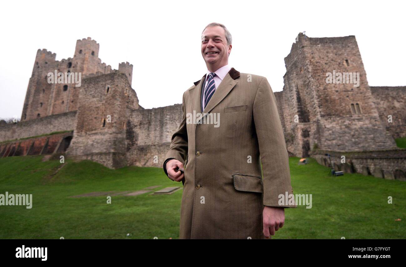 Rochester castle at night hi-res stock photography and images - Alamy