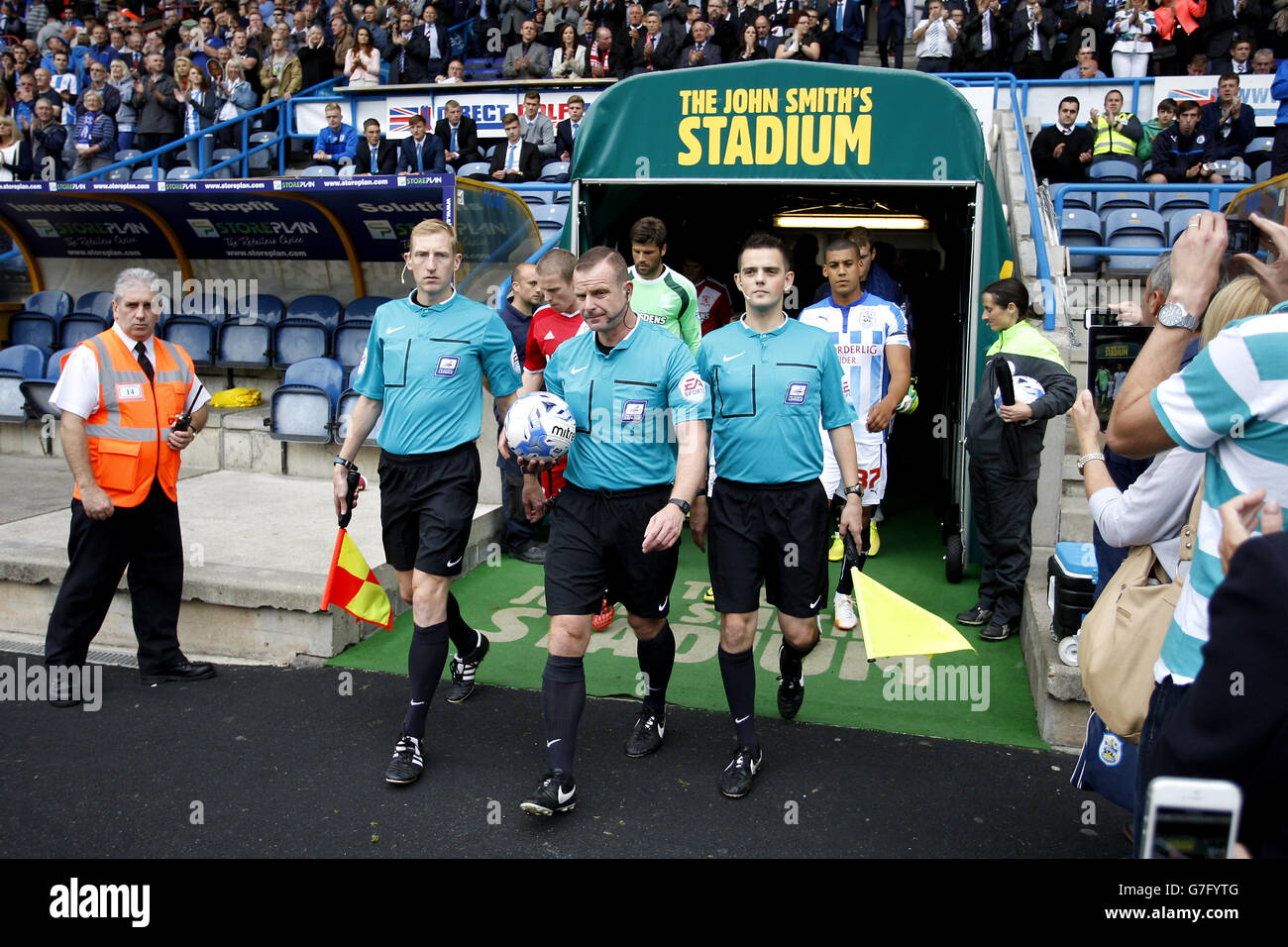 Assistant referee robert merchant hi-res stock photography and images ...