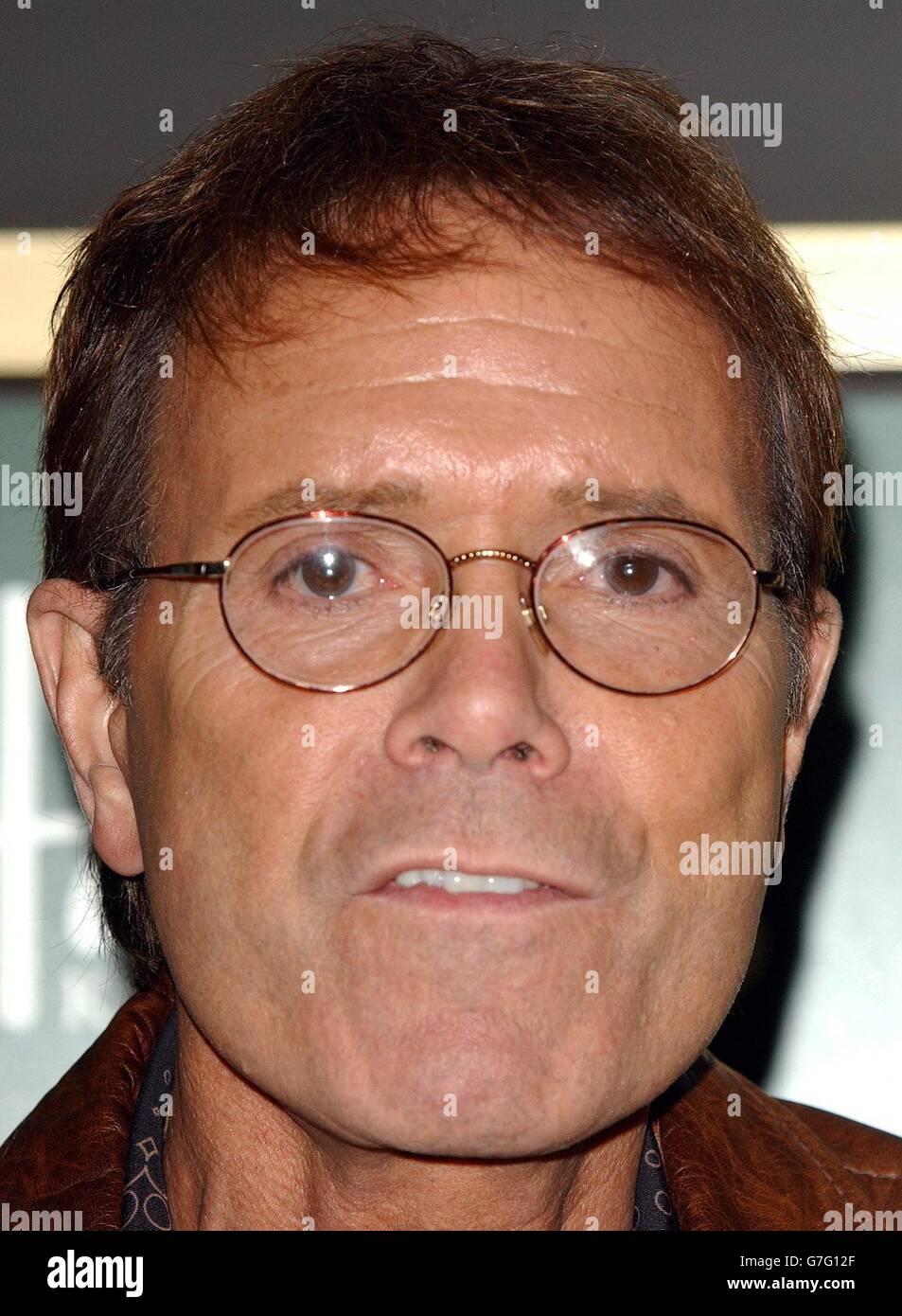 Showbiz celebrity head head shot music singer sir cliff richard hi-res ...