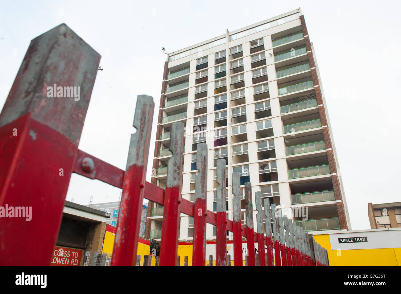 Demolition begins on the last remaining tower block on the Mardyke ...