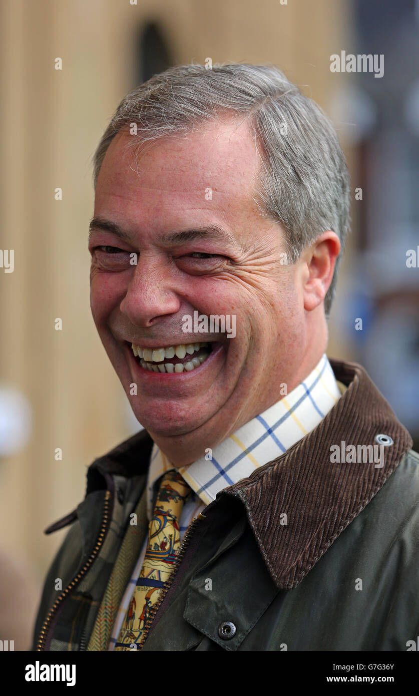 Strood station hi-res stock photography and images - Alamy