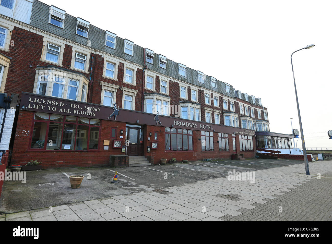 Bad hotel review couple hi-res stock photography and images - Alamy