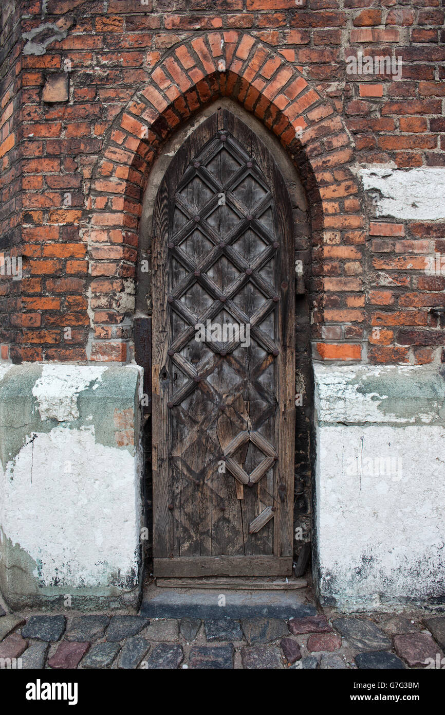 Ancient gothic arch hi-res stock photography and images - Alamy