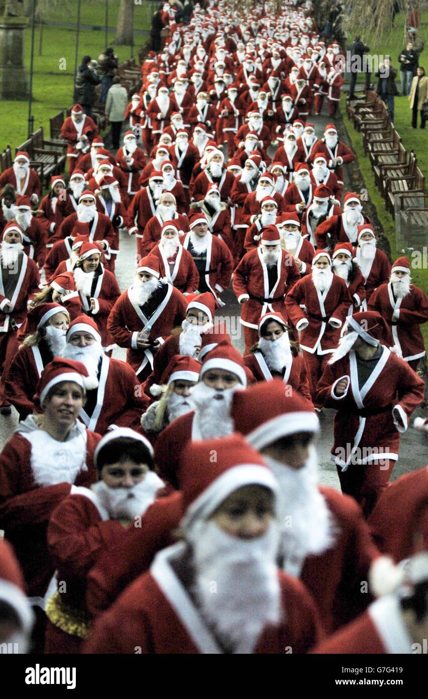 Hundreds of Santas gathered to take part in the Great Scottish Santa ...