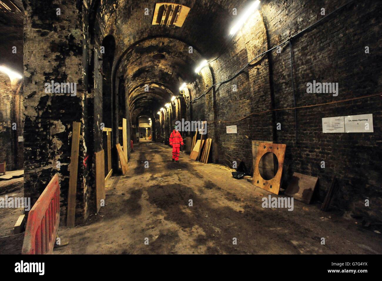 Victorian worker hi-res stock photography and images - Alamy