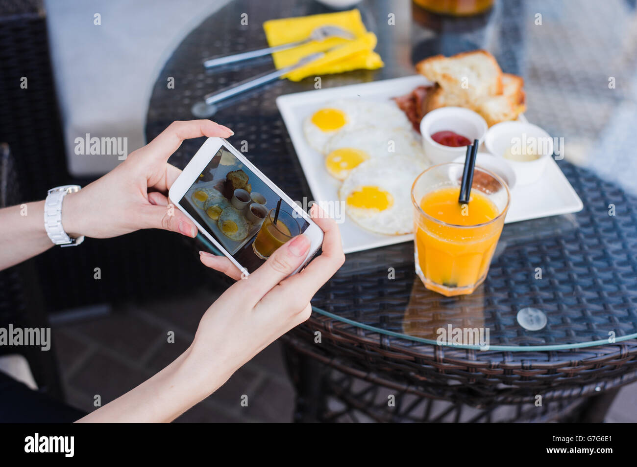 Woman hands taking food photo by mobile phone. Food photography ...