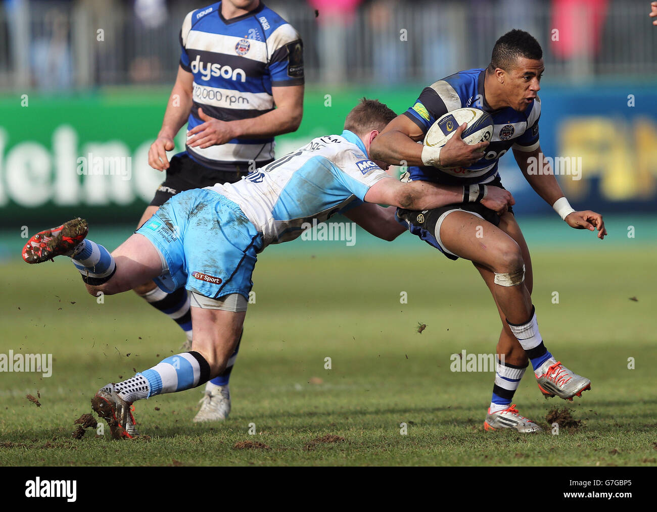 Rugbyu bath mangpa full length tackling hi-res stock photography and ...