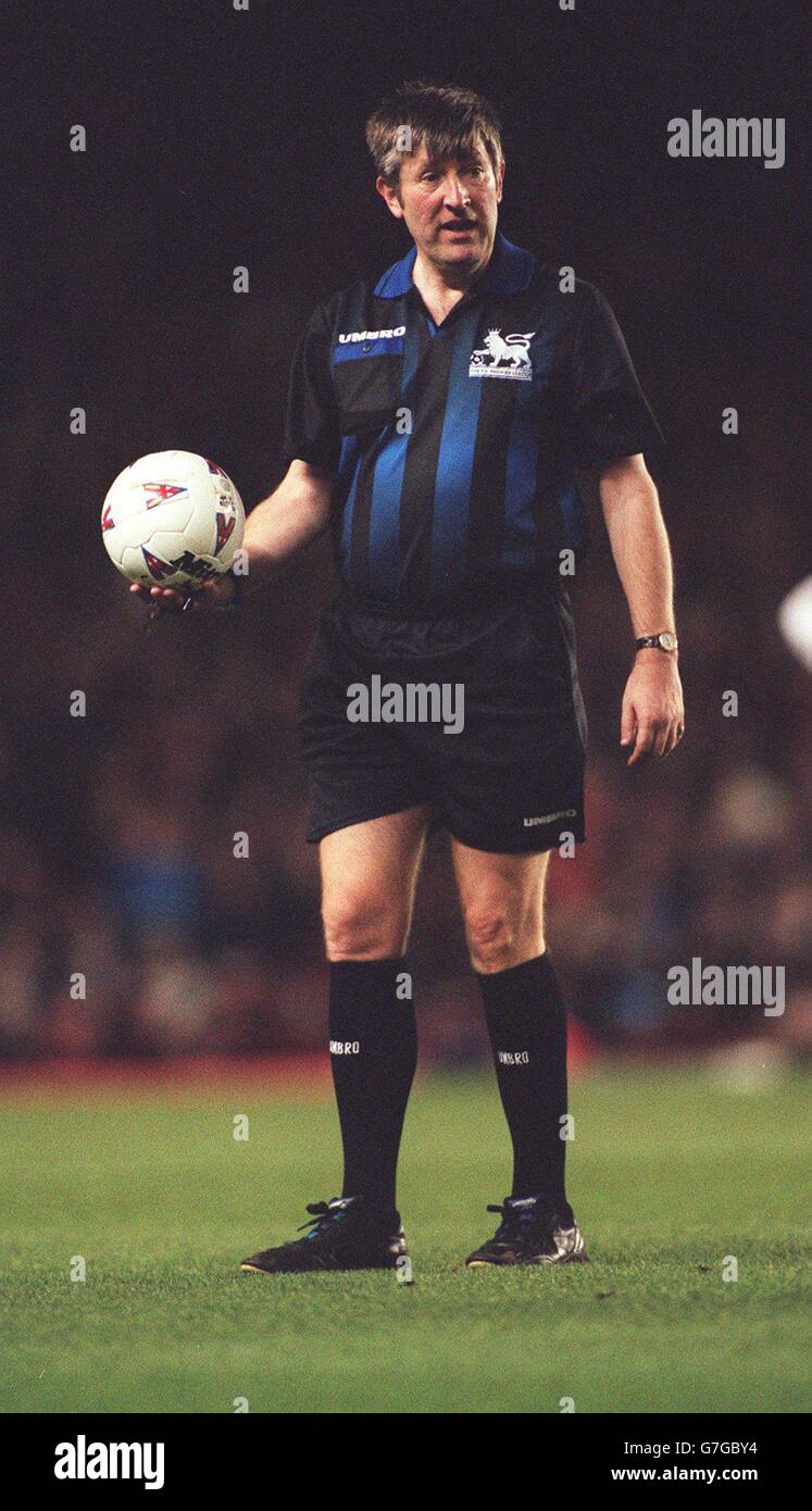 Soccer - Carling Premiership - Arsenal v Manchester United. Referee ...