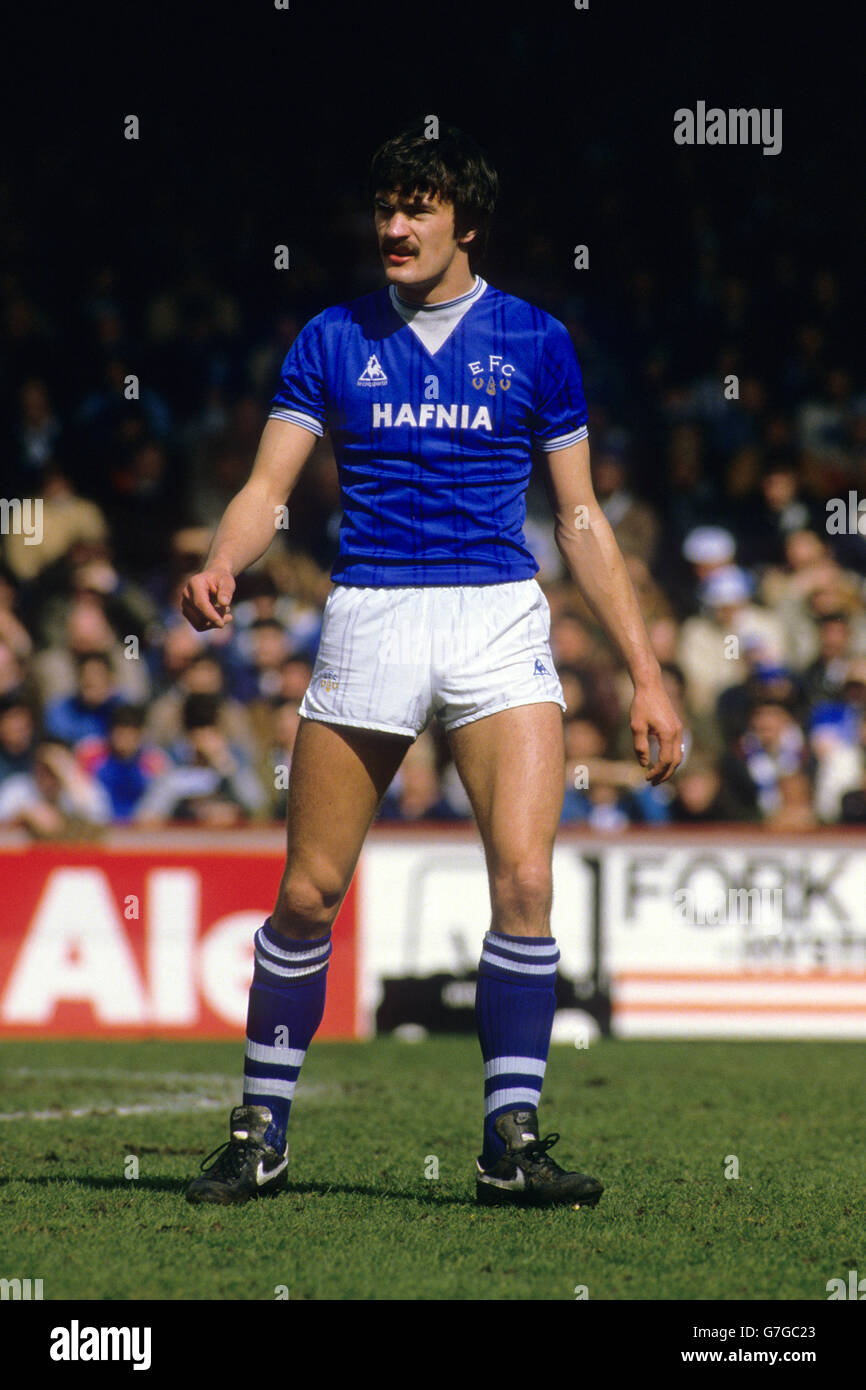 Derek mountfield aston villa luton hi-res stock photography and images ...