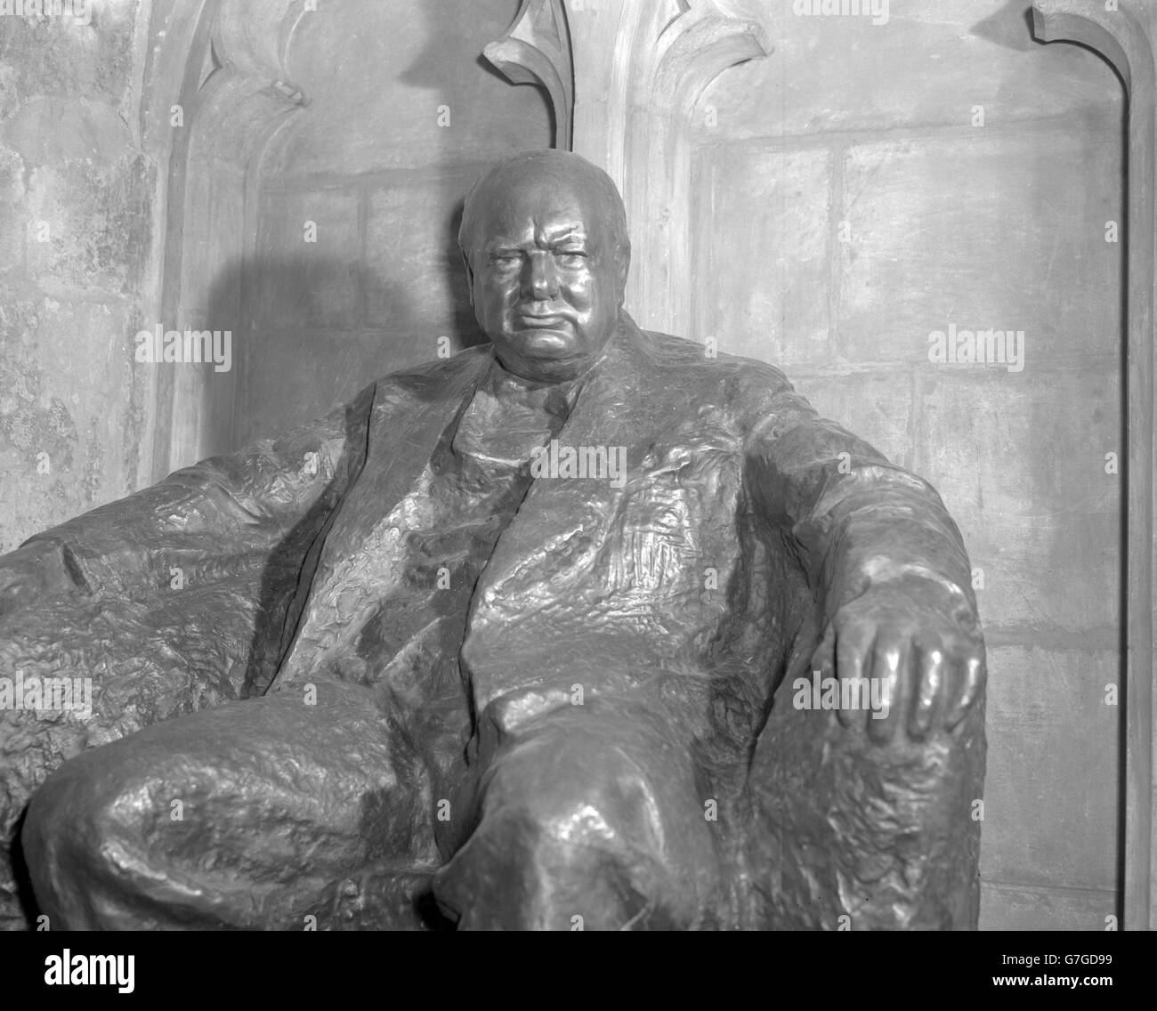 Politics - Sir Winston Churchill Statue - Guildhall, London Stock Photo ...