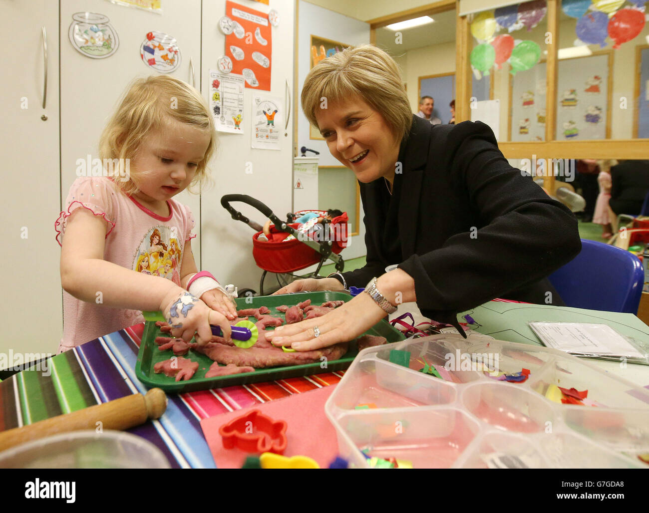 Nicola Sturgeon with three year old Esme Williams from Edinburgh in the ...