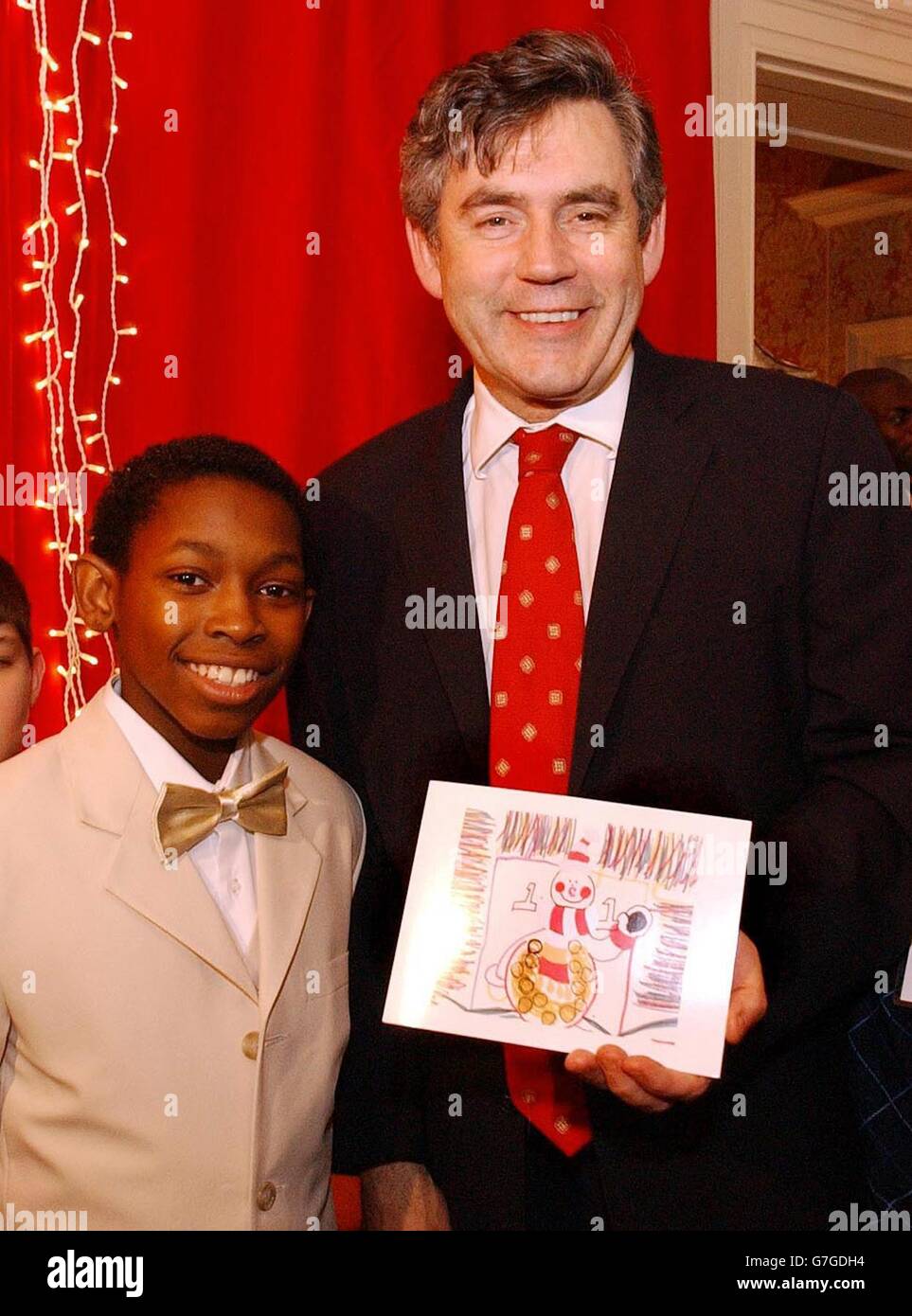 Gordon Brown with kids from Islington and Hackney Stock Photo - Alamy