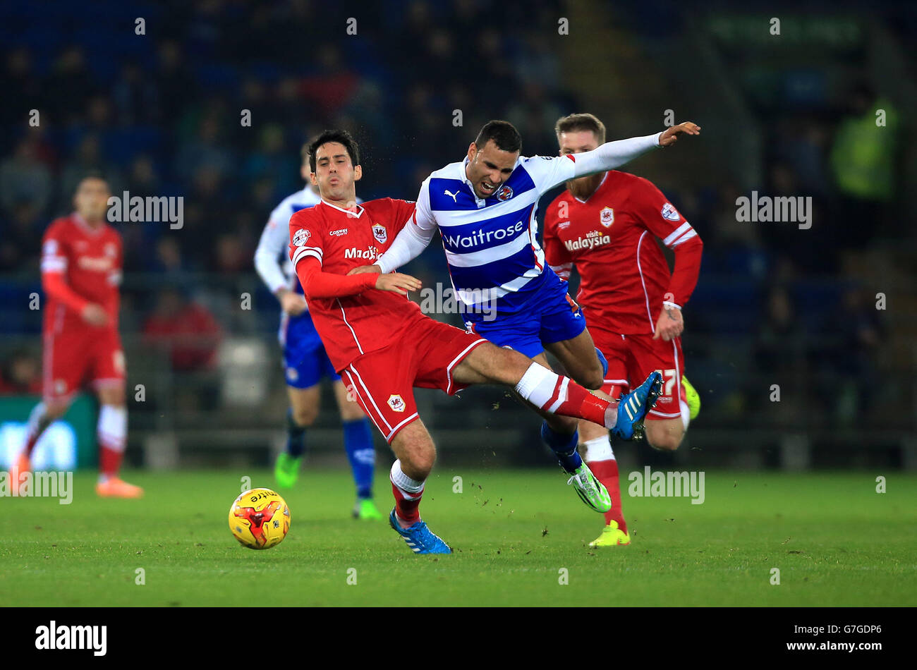 Reading's Hal Robson-Kanu (right) and Cardiff City's Peter Whittingham ...