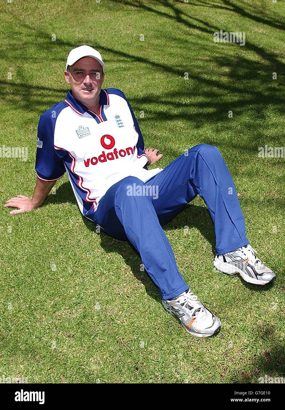 Sport cricket sitting portrait posing graham thorpe hi-res stock ...