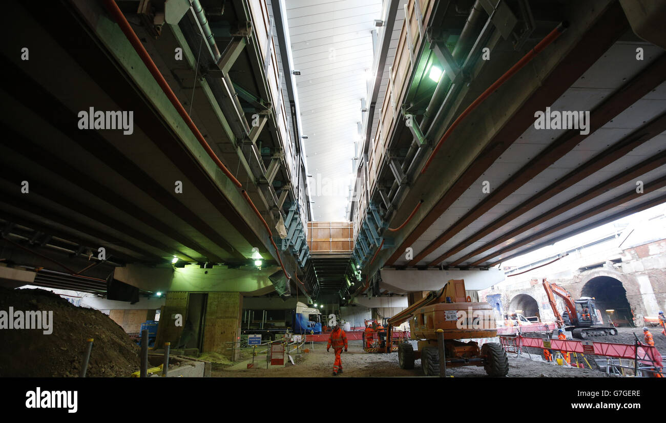 Rail londonbridge hi-res stock photography and images - Alamy