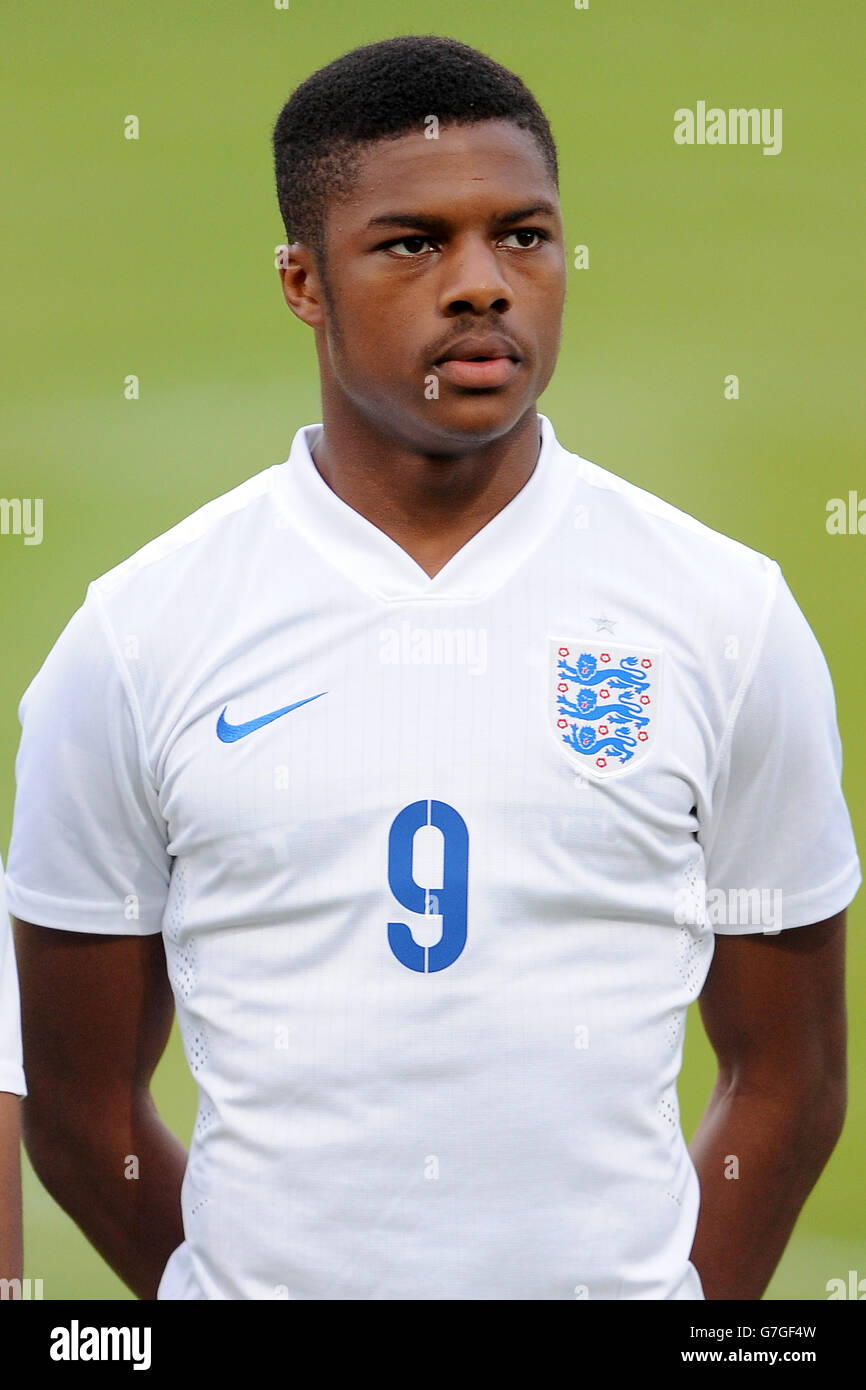 Chuba akpom england international hi-res stock photography and images ...