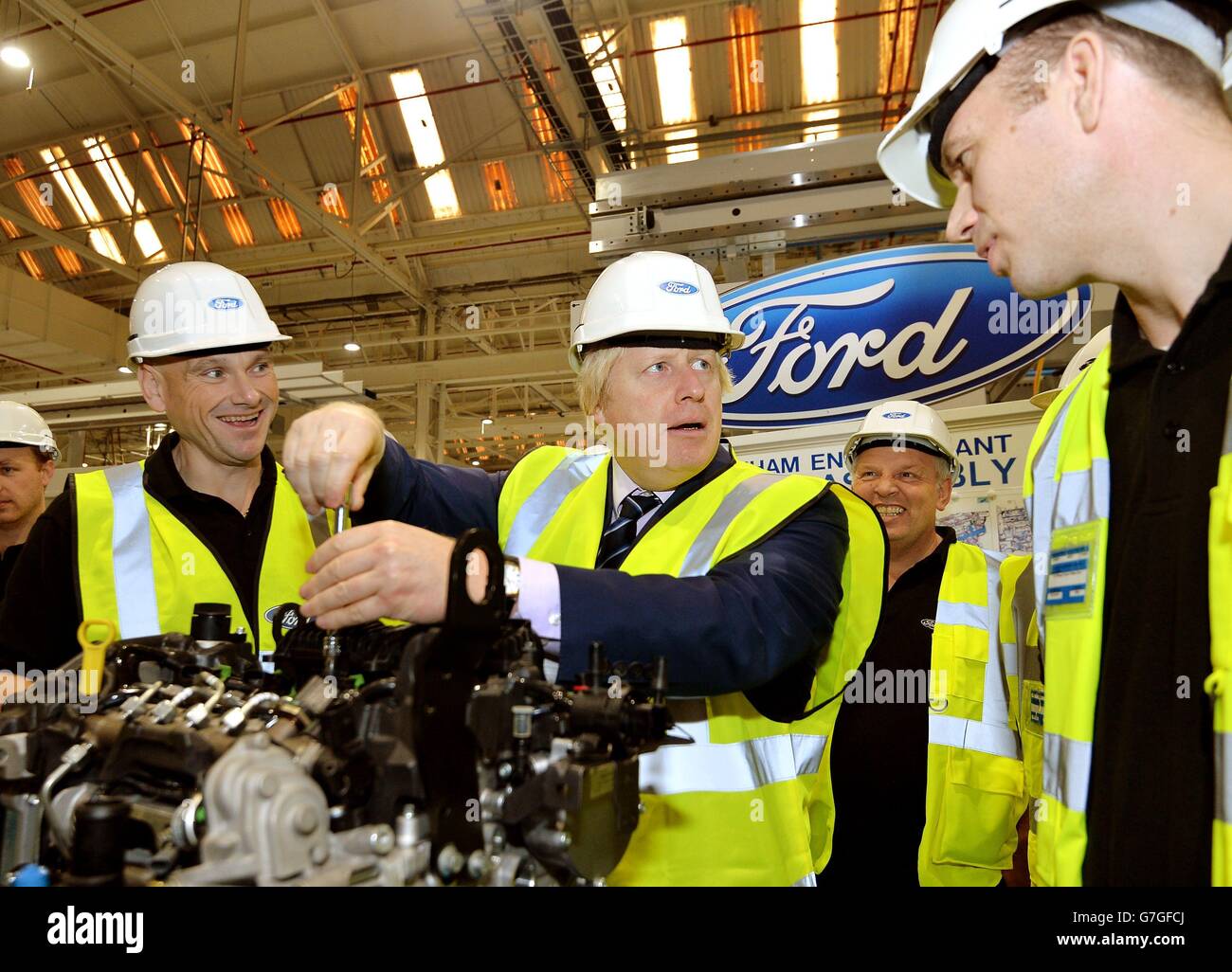 Engine build hi-res stock photography and images - Alamy