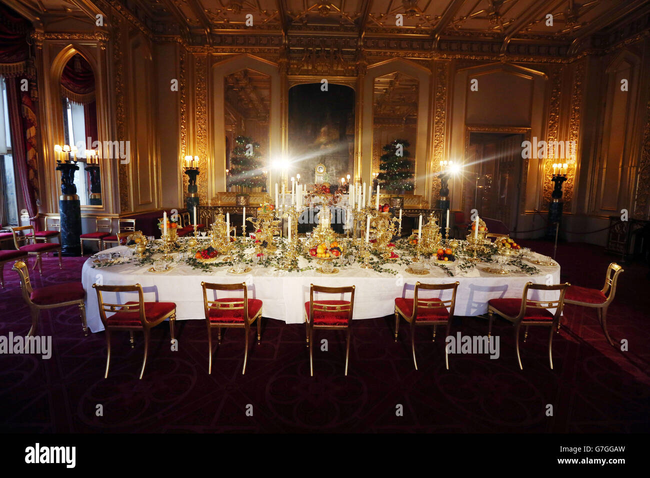Windsor castle dining room hi-res stock photography and images - Alamy
