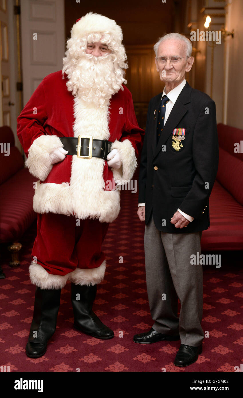 94-year-old veteran Peter Heppell meets a man dressed as Father ...