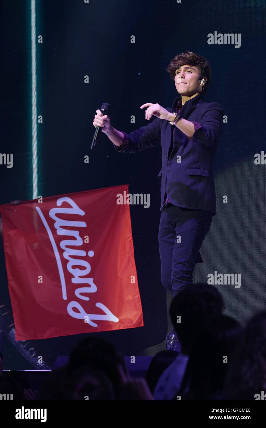 Full length perform performs live on stage gig mangkr concert hi-res ...