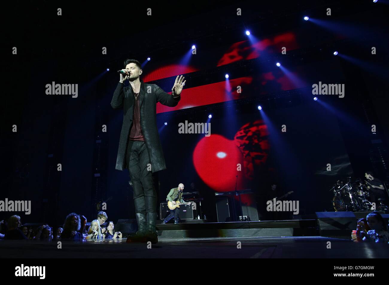 Danny odonoghue script performs on stage hi-res stock photography and ...