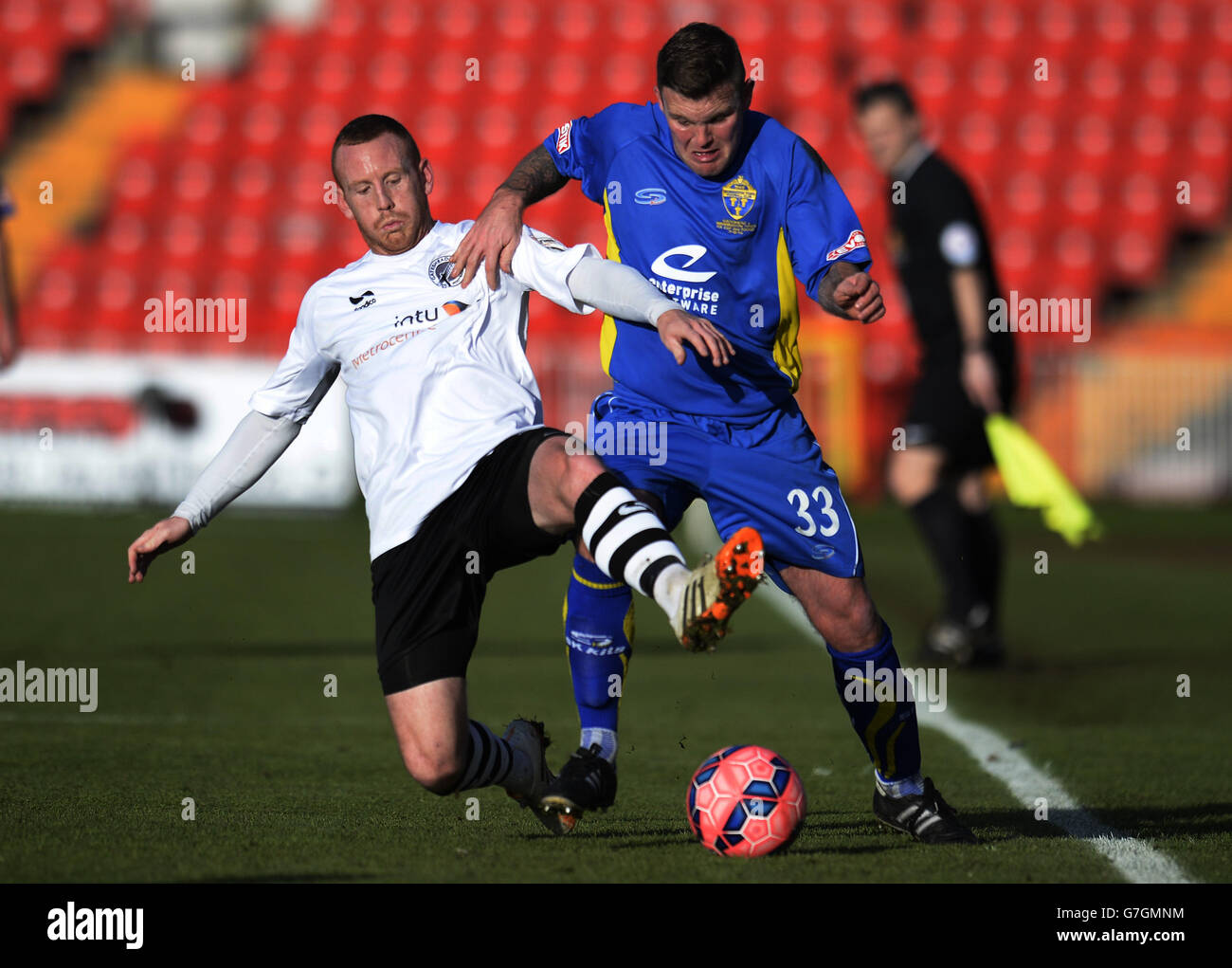 Gateshead's Matty Pattison (left) and Warrington's Matthew Doughty ...
