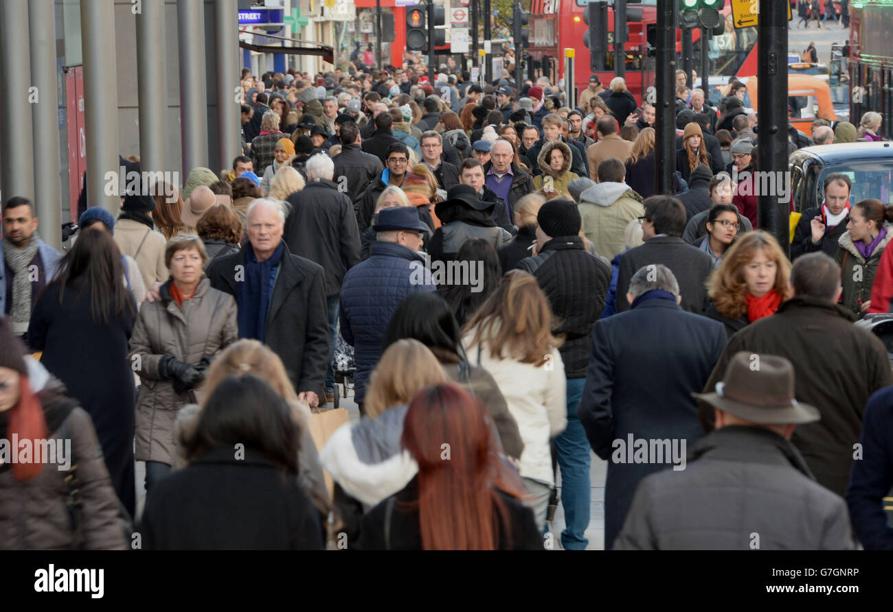 Shoppers on Oxford Street in London on what is being called Manic ...