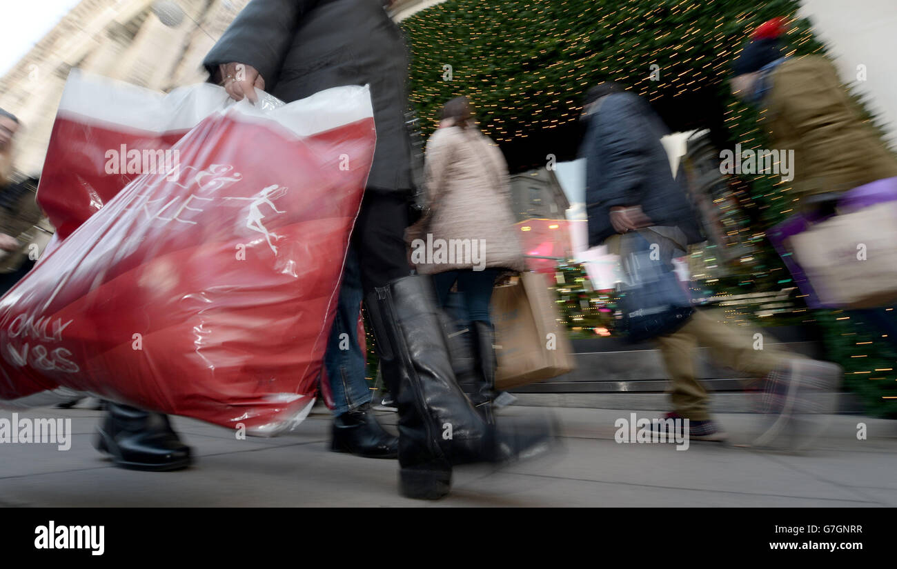 Shoppers on Oxford Street in London on what is being called Manic ...