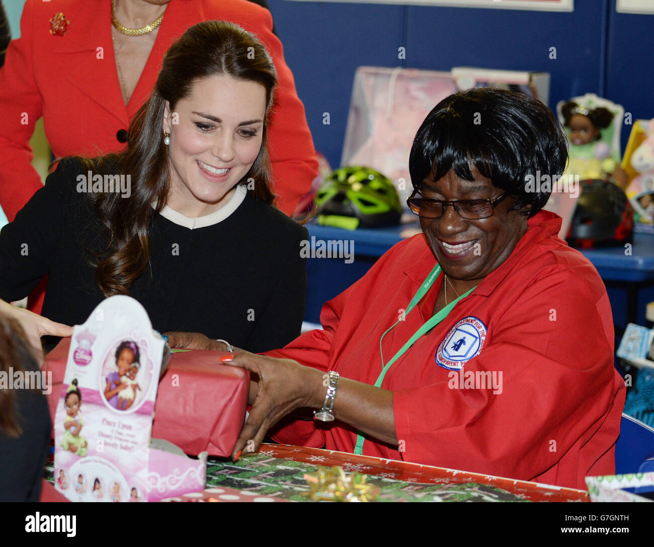 The Duchess of Cambridge helps wrap Christmas presents during a visit ...