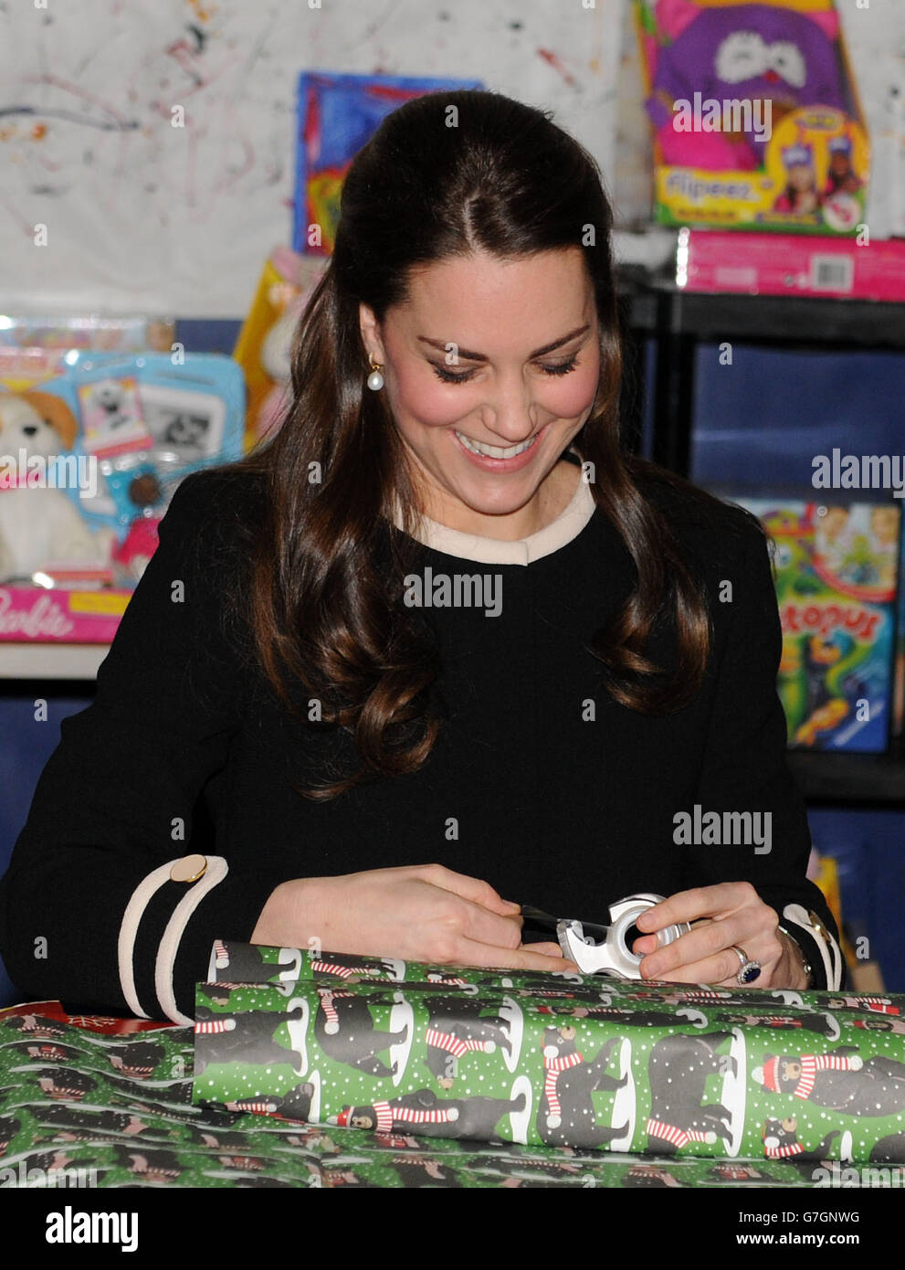 The Duchess of Cambridge helps wrap Christmas presents during a visit ...
