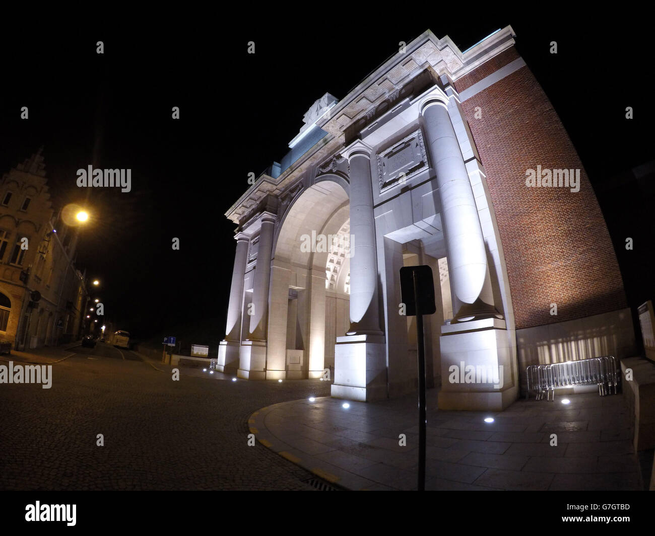 The Menin Gate Memorial to the Missing is a war memorial in Ypres ...