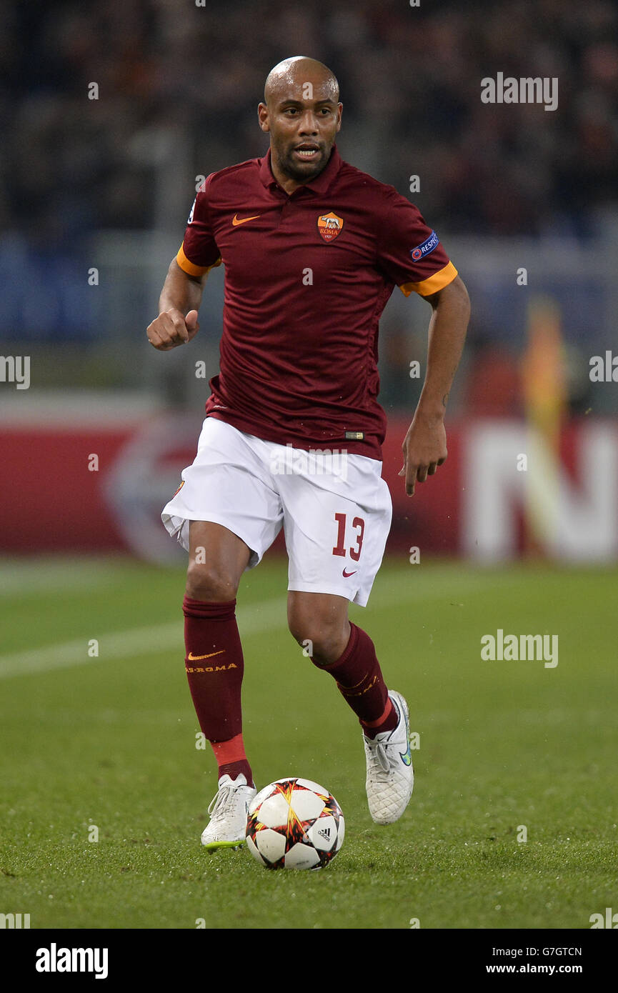 Maicon manchester city hi-res stock photography and images - Alamy
