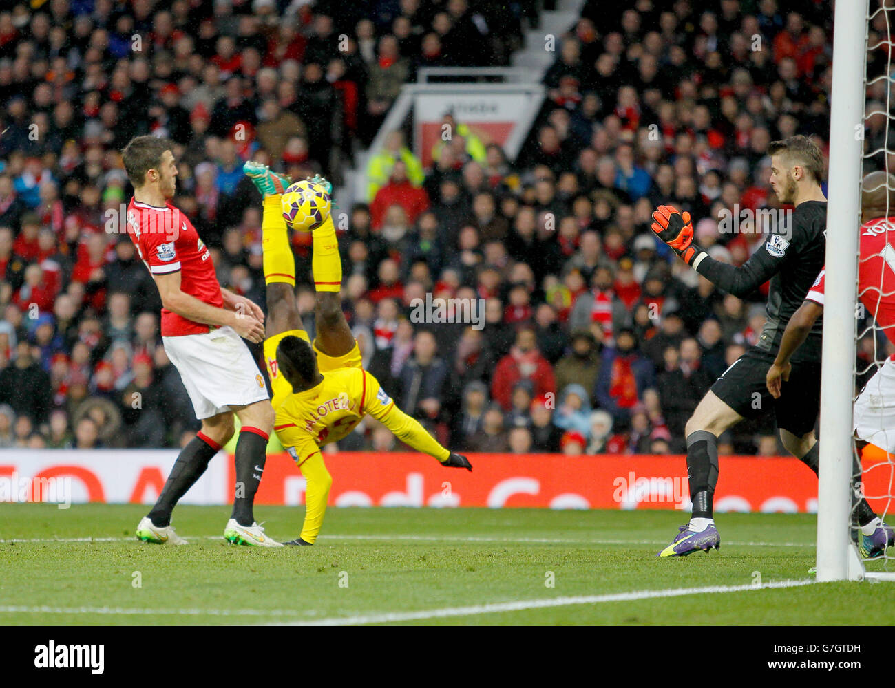 Overhead kick hi-res stock photography and images - Alamy